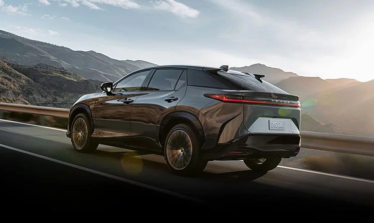 Harga Mobil All New Lexus RZ, SUV Canggih dengan Seamless-Motion ...