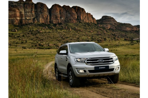 8 Rekomendasi Mobil 2000 cc Irit BBM Terbaik, Jadi Incaran! - Setir Kanan