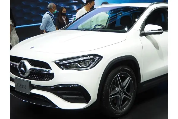 Mercedes Benz GLA 200: Spesifikasi Mewah, Harga Entry-level - Setir Kanan