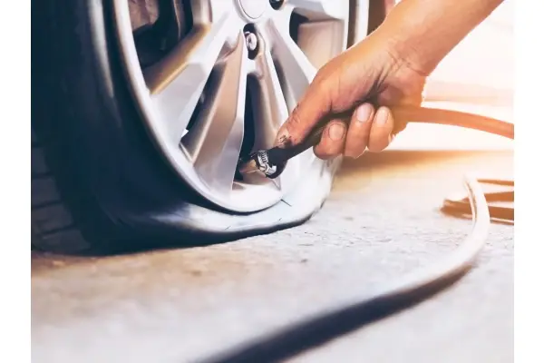 Pentingnya Memeriksa Tekanan Angin Ban Mobil Secara Rutin - Setir Kanan