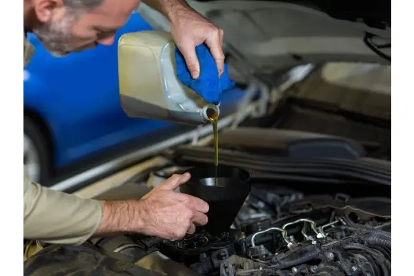 6 Rekomendasi Oli Mobil Matic Terbaik, Dijamin Makin Terasa Enteng ...