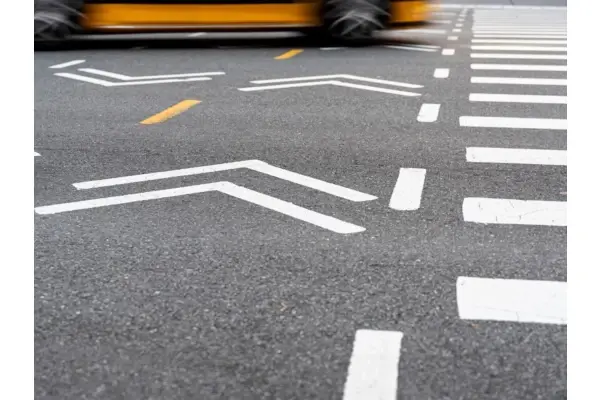 Perhatikan Marka Jalan Raya agar Selamat Berkendara! Cari Tahu Arti dan ...