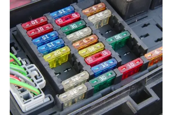 Sekring Mobil: Fungsi & Cara Membaca Kodenya - Setir Kanan